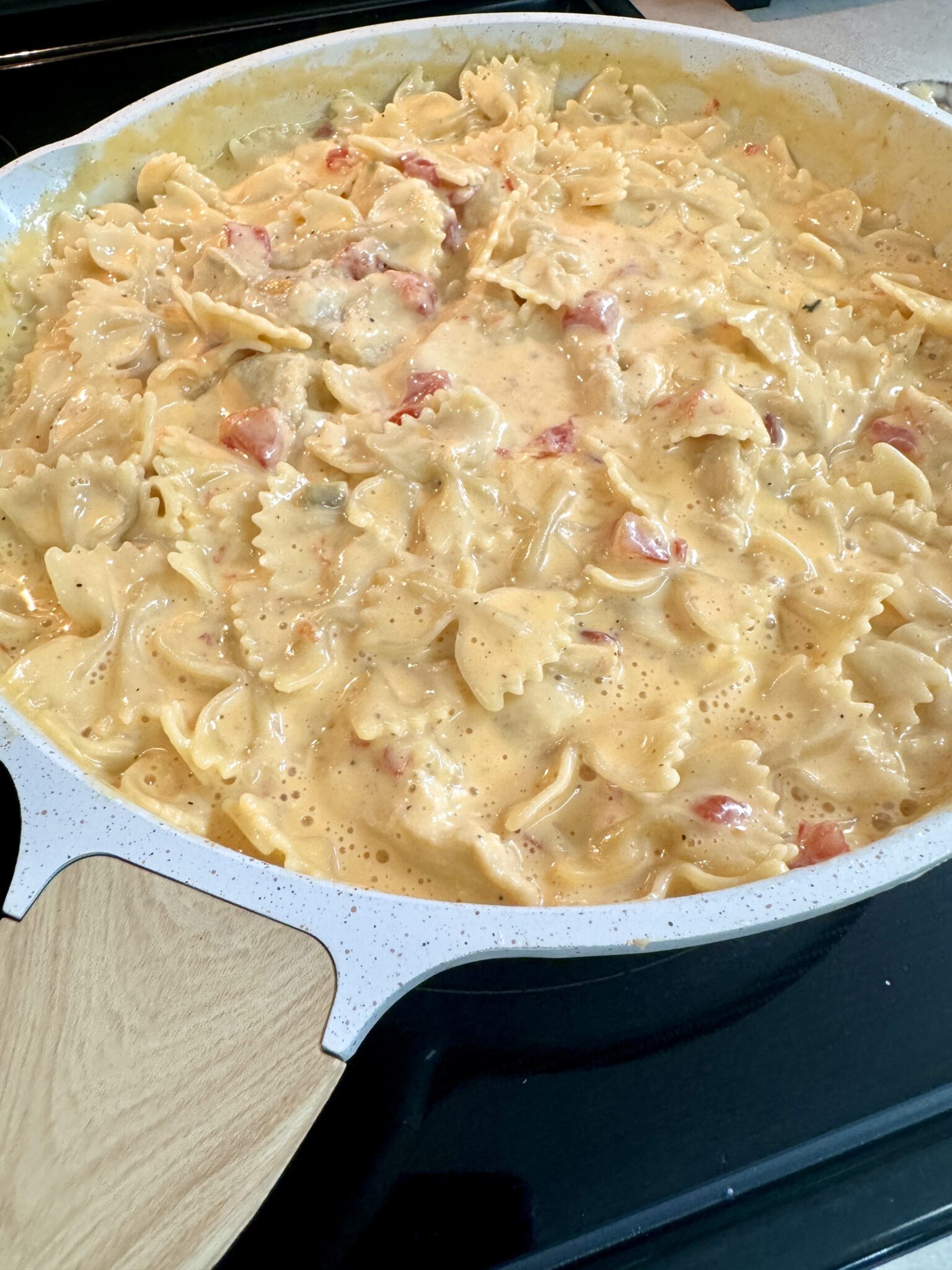 Easy Cheesy Chicken Mac - The Lazy K Kitchen